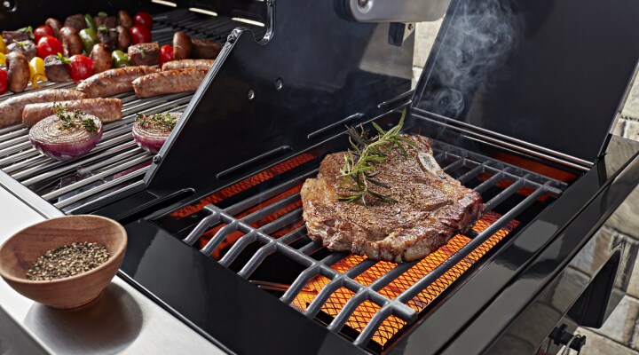 What Is Broiling? Key Uses vs. Baking and Grilling | Whirlpool