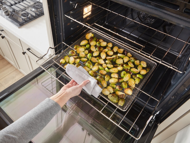 How to Use an Oven: Preheating and Cooking Tips | Whirlpool