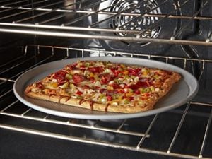 how to cook a pizza in a convection oven