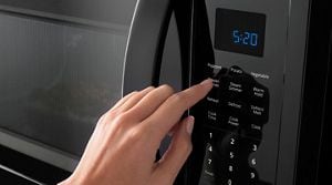 How Do You Use a Microwave? | Whirlpool